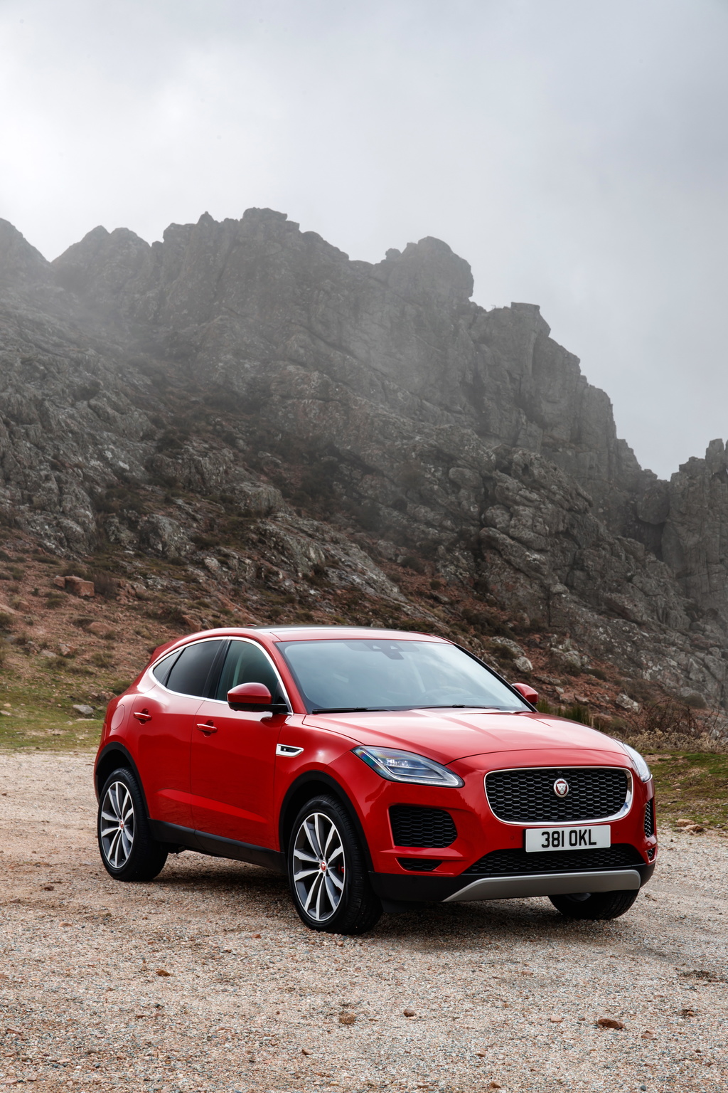 Der neue Jaguar E-PACE (Firenze Red) | Jaguar Media Newsroom