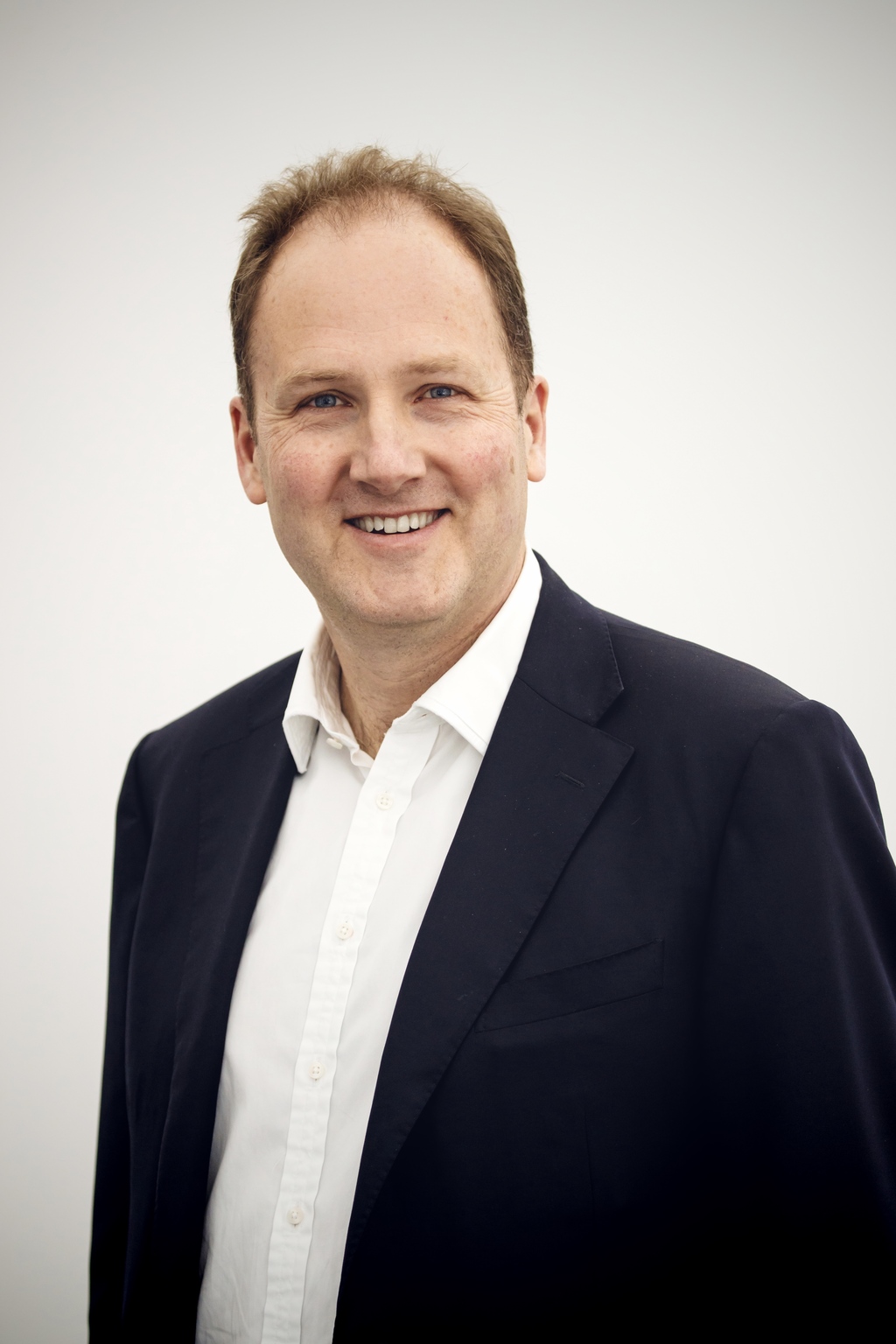 MICHAEL VAN DER SANDE RELEVA A JOHN EDWARDS AL FRENTE DE SPECIAL ...