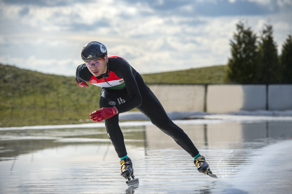 NEW XE 300 SPORT EDITION WINS GRIPPING ICE RACE | Jaguar Media Newsroom