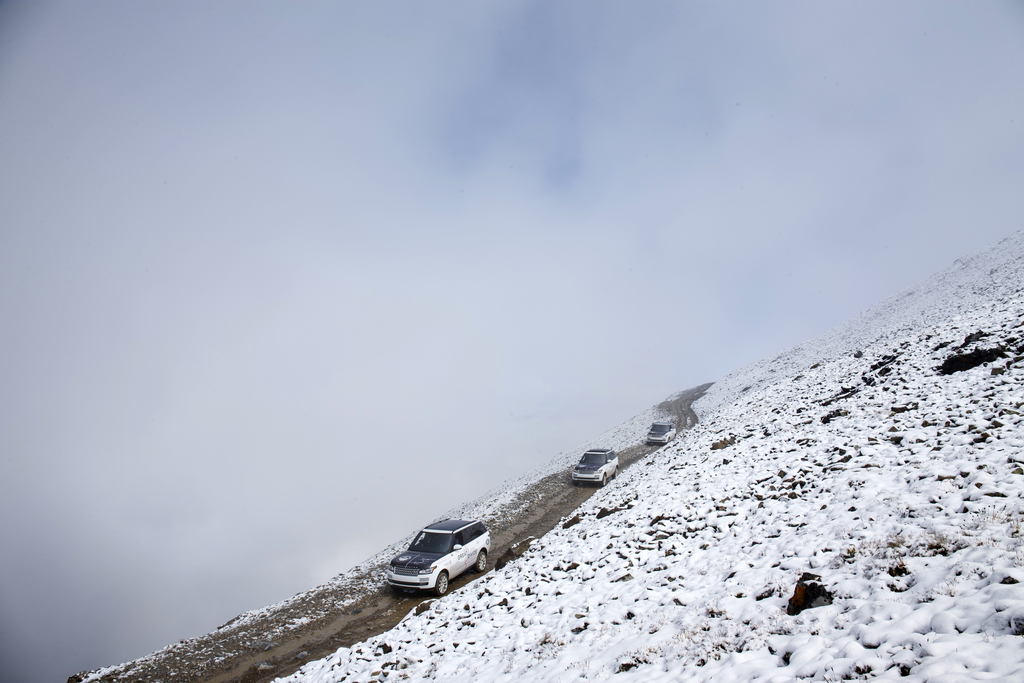 Range Rover Demonstrates All-Terrain Supremacy on 25th Anniversary ...
