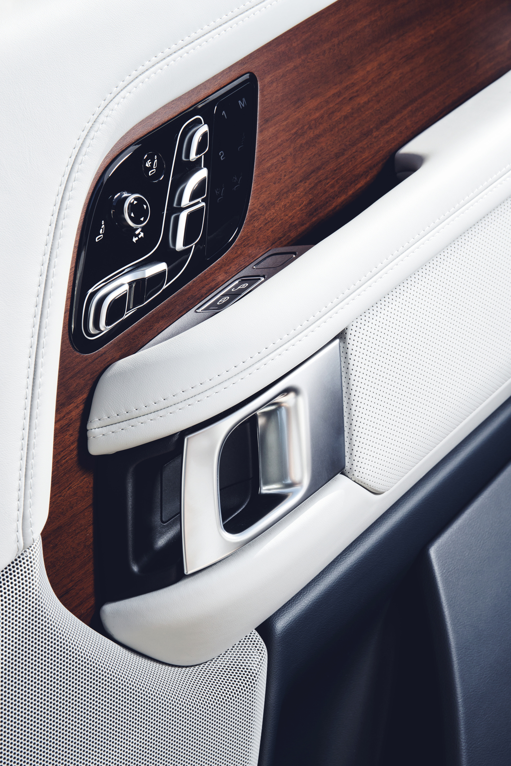 VOYAGER EN PREMIÈRE CLASSE AVEC LE RANGE ROVER SVAutobiography | Land ...