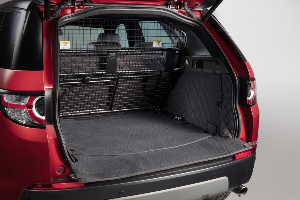 LAND ROVER’S FIVE-STAR DOG-FRIENDLY PET PACKS | Land Rover Media Newsroom