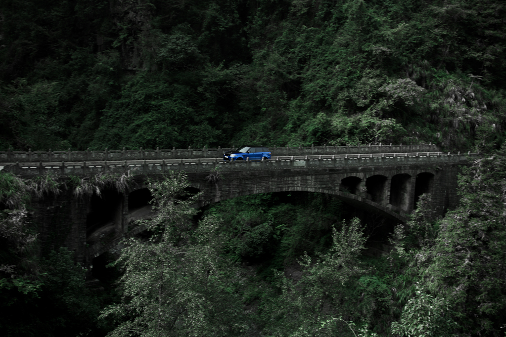 SUPERCAR BEATER: RANGE ROVER SPORT SVR SETS TIANMEN ROAD RECORD | Land ...