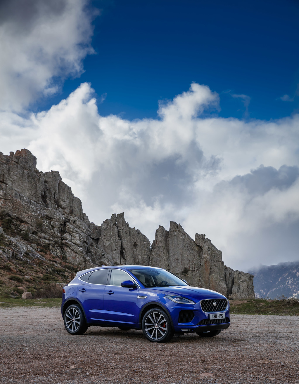 Der neue Jaguar E-PACE (Caesium Blue) | Jaguar Media Newsroom