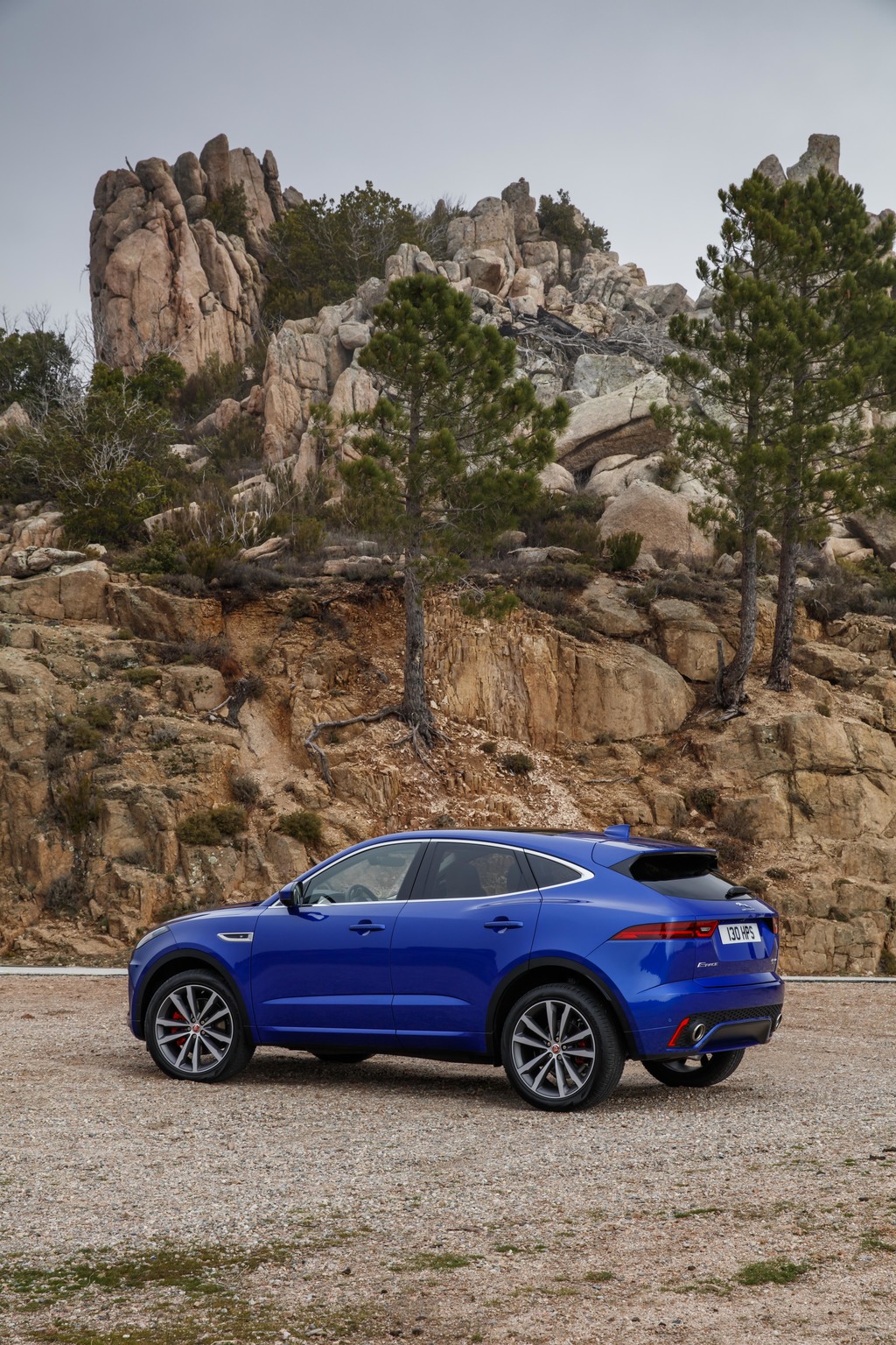 Der neue Jaguar E-PACE (Caesium Blue) | Jaguar Media Newsroom
