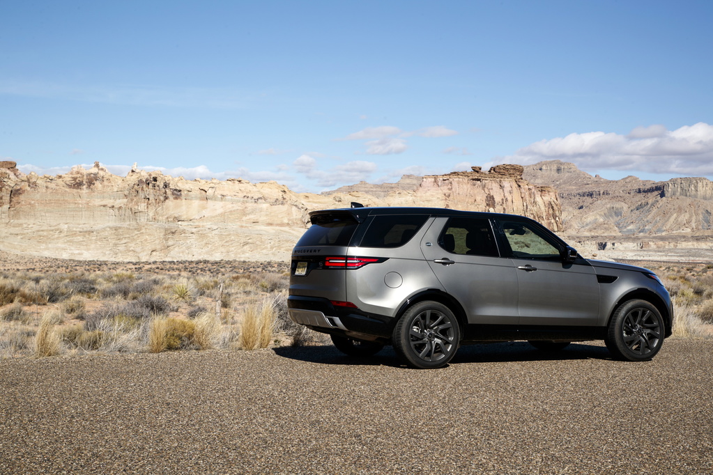 NEW LAND ROVER DISCOVERY - SILICON SILVER | Land Rover Media Newsroom