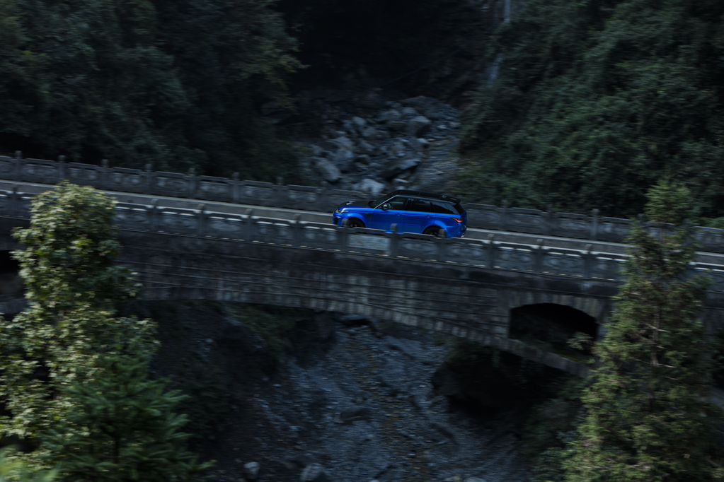 SUPERCAR BEATER: RANGE ROVER SPORT SVR SETS TIANMEN ROAD RECORD | Land ...