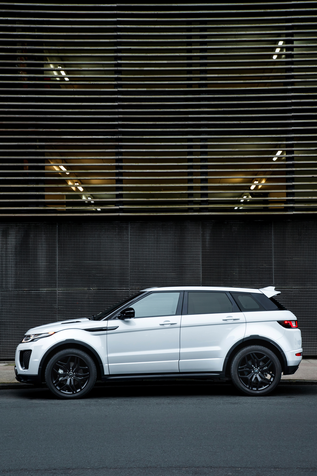 LATEST INGENIUM ENGINE TECHNOLOGY INJECTS PERFORMANCE INTO LAND ROVER ...