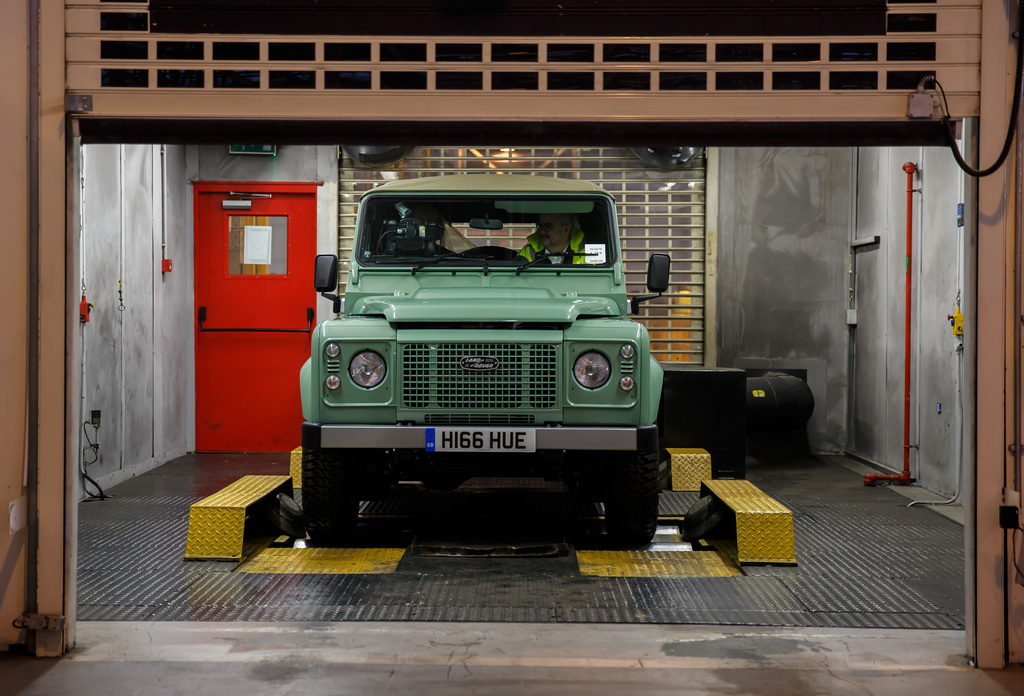 Celebrating The Legend - Last of the Current Land Rover Defenders is ...
