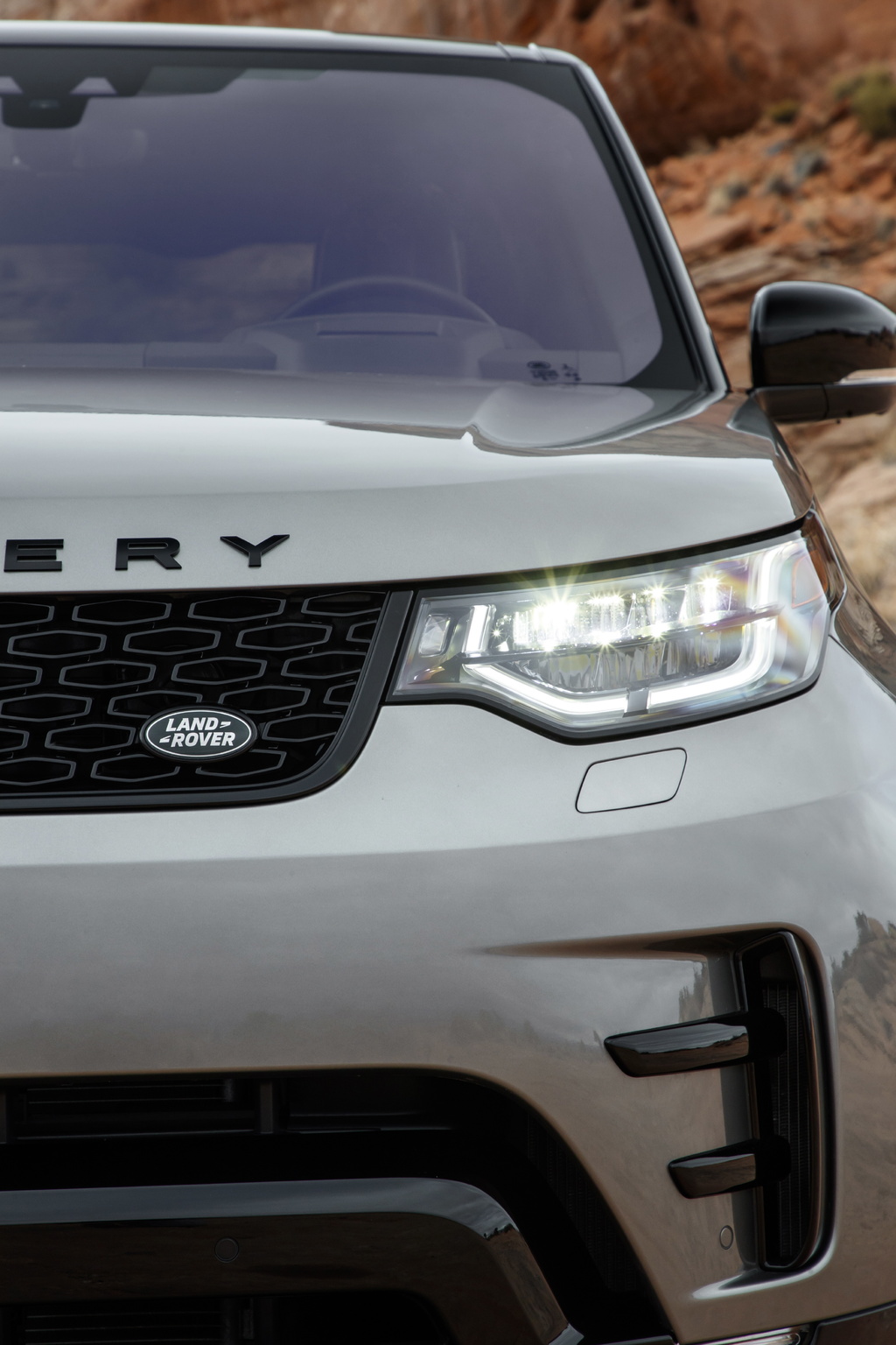 NEW LAND ROVER DISCOVERY - SILICON SILVER | Land Rover Media Newsroom