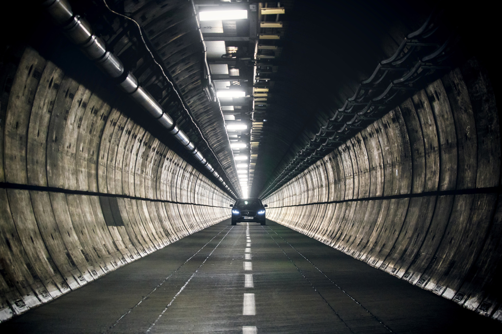 JAGUAR CHARGES THROUGH CHANNEL TUNNEL FOR CROSS-CONTINENT I-PACE DRIVE ...
