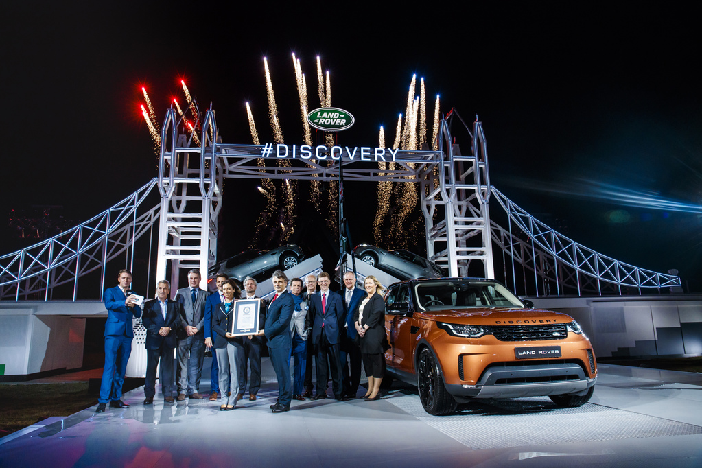FOLLOW THE LAND ROVER BRICK ROAD - NEW DISCOVERY MAKES DEBUT ON GIANT ...