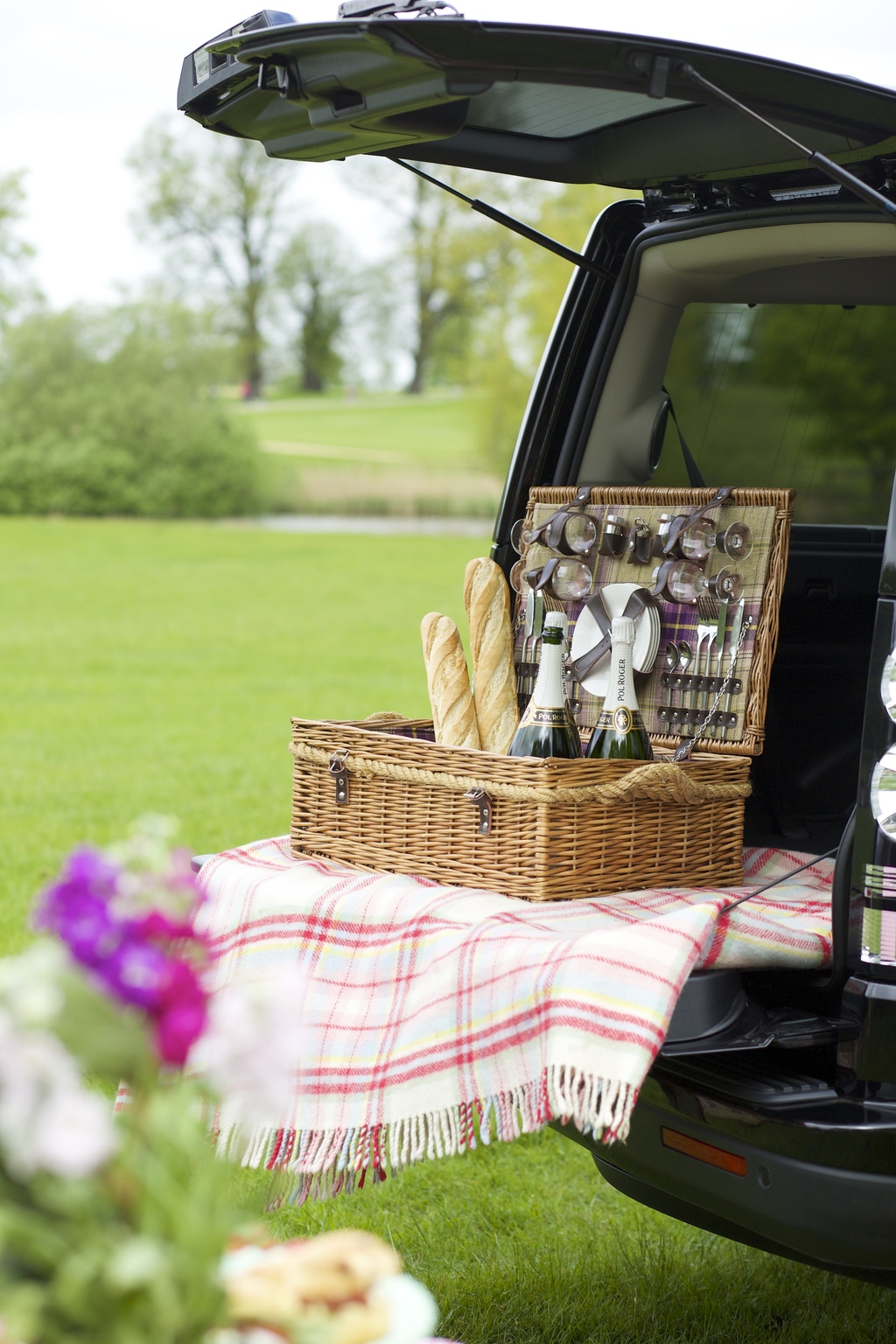 James Martin goes the extra mile for the perfect Land Rover tailgate ...