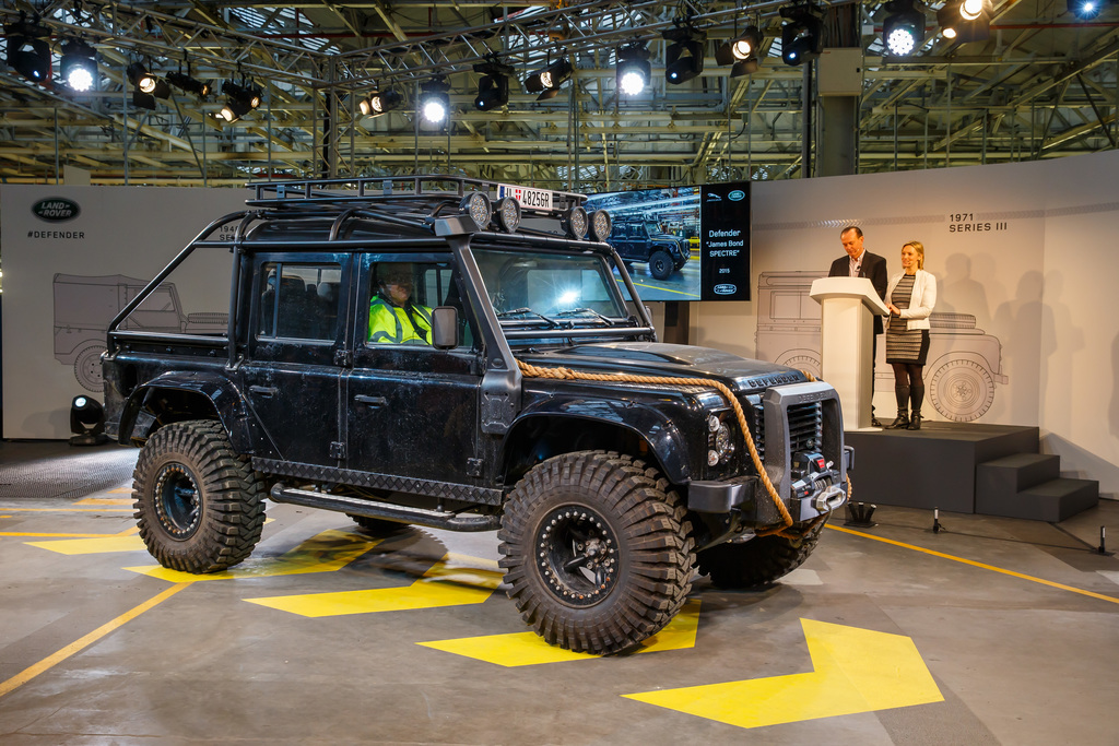 Celebrating The Legend - Last of the Current Land Rover Defenders is ...