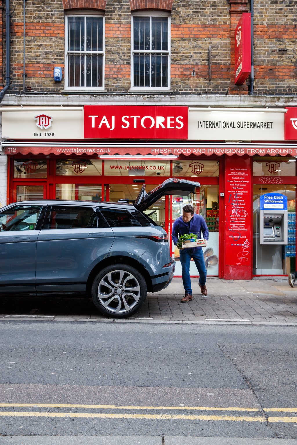 JAMIE OLIVER SPICES UP LONDON’S BRICK LANE IN THE NEW RANGE ROVER ...