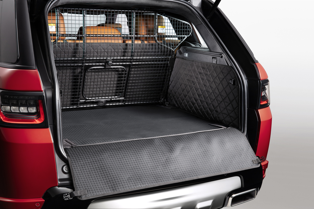 LAND ROVER ANNOUNCES DOG-FRIENDLY PET PACKS | Land Rover Media Newsroom
