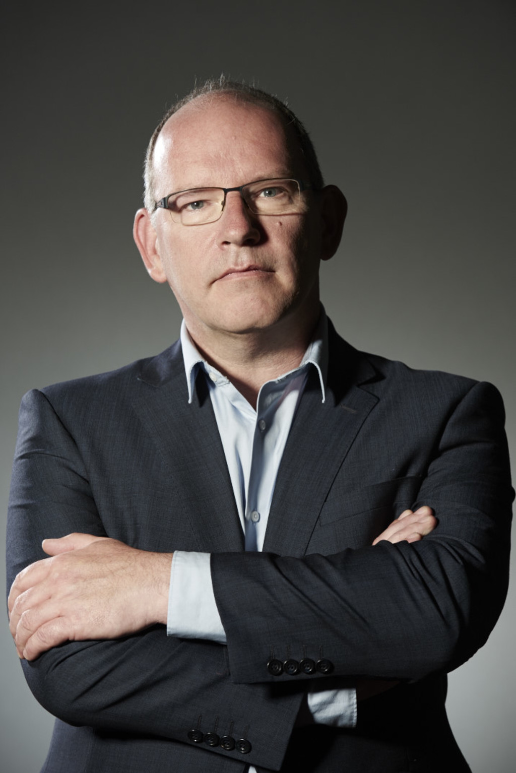 LAND ROVER REVEALS NEW DISCOVERY - PEOPLE | JLR Media Newsroom