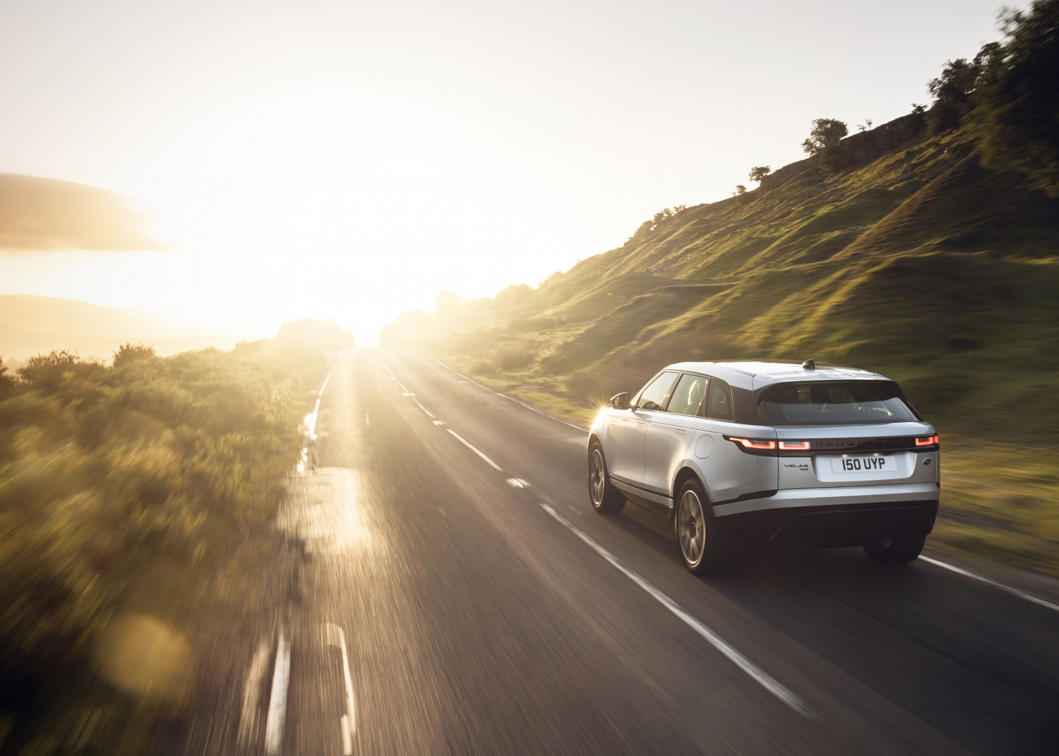LE RANGE ROVER VELAR S’ELECTRIFIE AVEC UNE VERSION HYBRIDE RECHARGEABLE ...