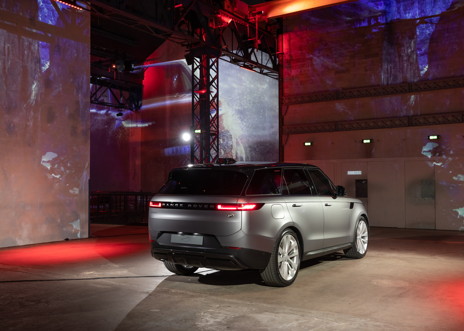 LE NOUVEAU RANGE ROVER SPORT SE DÉVOILE POUR LA PREMIERE FOIS EN FRANCE ...