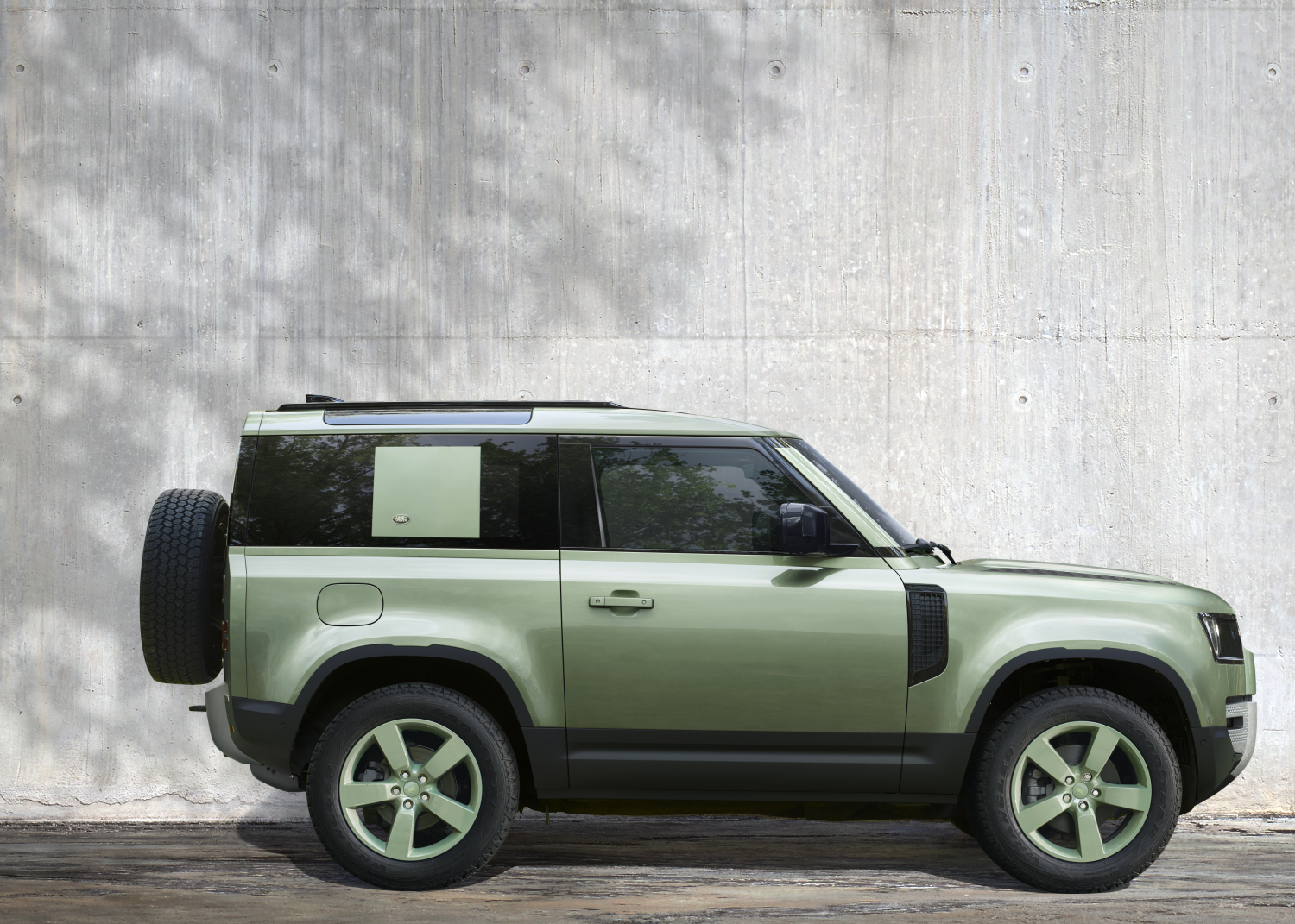 Land Rover präsentiert Sondermodell Land Rover Defender 75th Limited ...