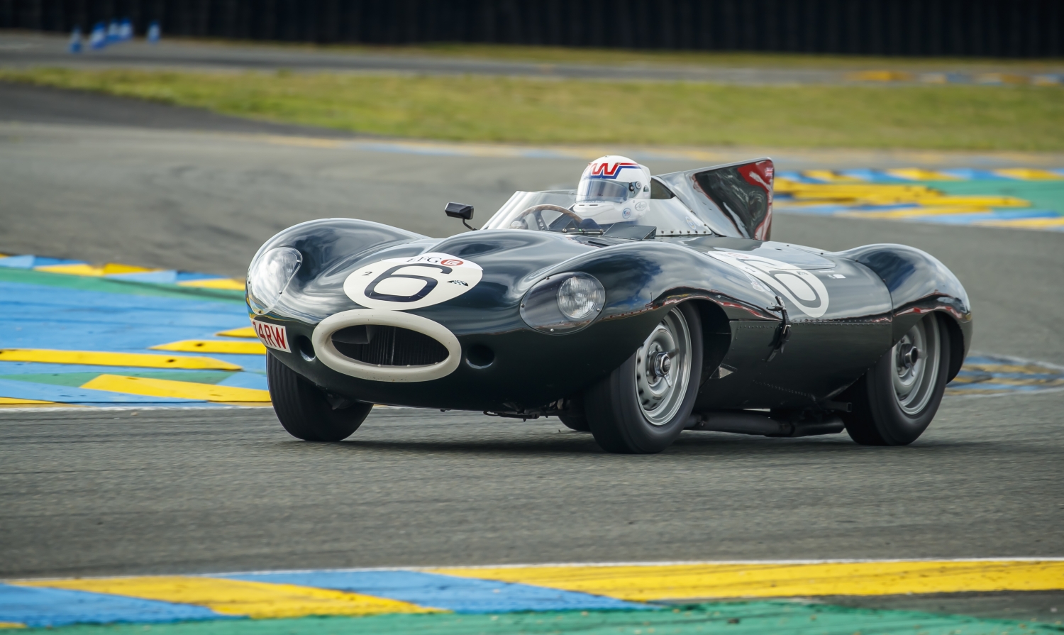 JAGUAR'S PAST AND PRESENT UNLEASHED AT LE MANS CLASSIC AS ANDY WALLACE ...