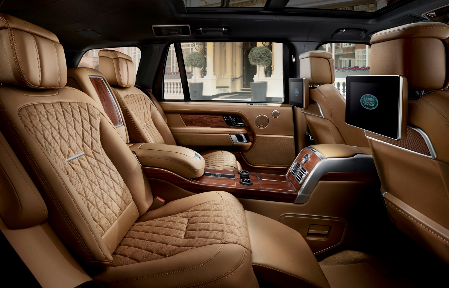 ALWAYS TRAVEL FIRST-CLASS WITH NEW RANGE ROVER SVAutobiography | Land ...
