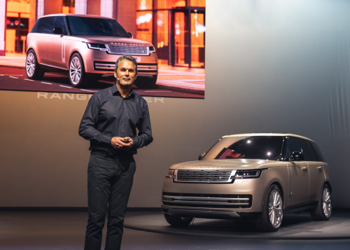 WORLD PREMIERE - THE NEW RANGE ROVER IS UNVEILED | Land Rover Media ...