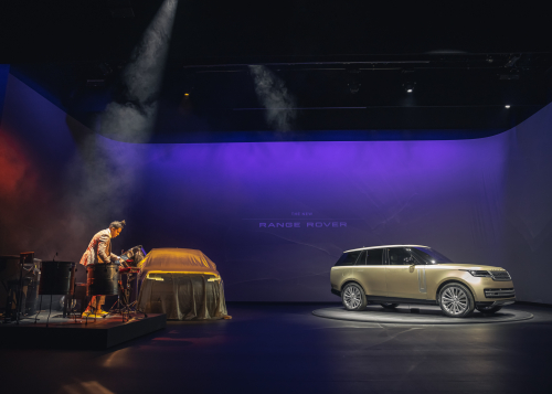 WORLD PREMIERE - THE NEW RANGE ROVER IS UNVEILED | Land Rover Media ...