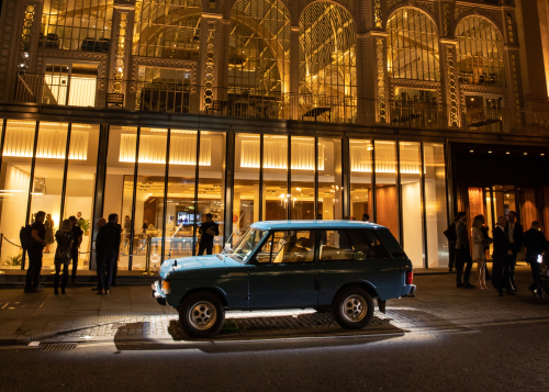 WORLD PREMIERE - THE NEW RANGE ROVER IS UNVEILED | Land Rover Media ...