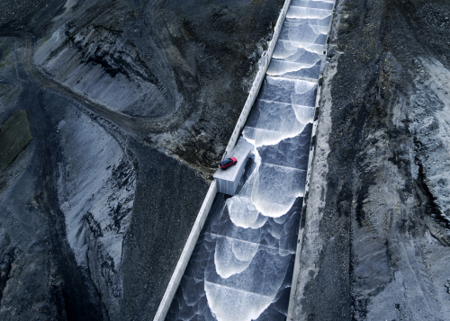 NEW RANGE ROVER SPORT REVEALED WITH EPIC SPILLWAY CLIMB | JLR Media ...