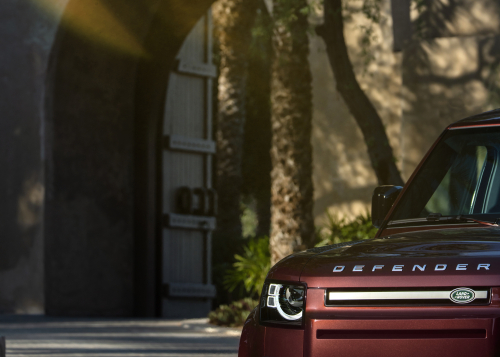 DEFENDER 130 SE P400 - SEDONA RED - LOCATION | Land Rover Media Newsroom