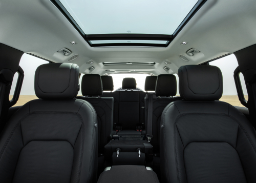 DEFENDER 130 SE P400 - SEDONA RED - LOCATION | Land Rover Media Newsroom