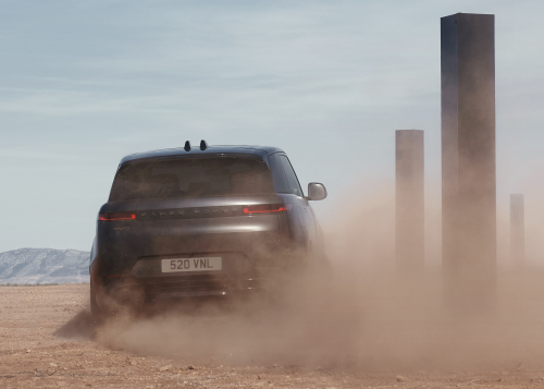 DARK, DRAMATIC AND ASTONISHINGLY DYNAMIC. INTRODUCING… THE RANGE ROVER ...