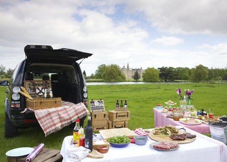 James Martin goes the extra mile for the perfect Land Rover tailgate ...