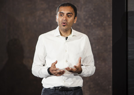 LAND ROVER REVEALS NEW DISCOVERY - PEOPLE | JLR Media Newsroom