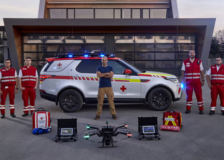Land Rover Discovery Red Cross Emergency Response Vehicle | JLR Media ...