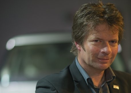 LAND ROVER REVEALS NEW DISCOVERY - PEOPLE | JLR Media Newsroom