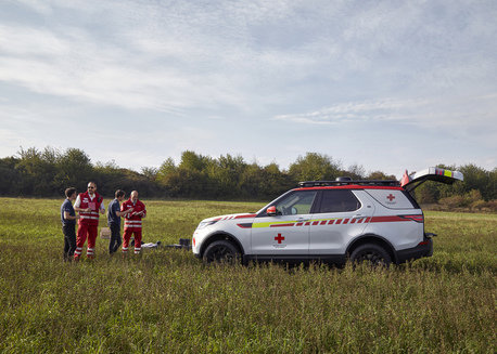 Behind The Scenes: Discovery Red Cross Emergency Response Vehicle | JLR ...