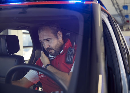 Behind The Scenes: Discovery Red Cross Emergency Response Vehicle | JLR ...