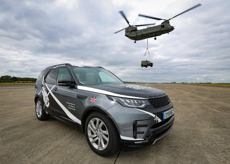 LAND ROVER PARTNERS WITH RAF CHINOOK DISPLAY TEAM | Jaguar Media Newsroom